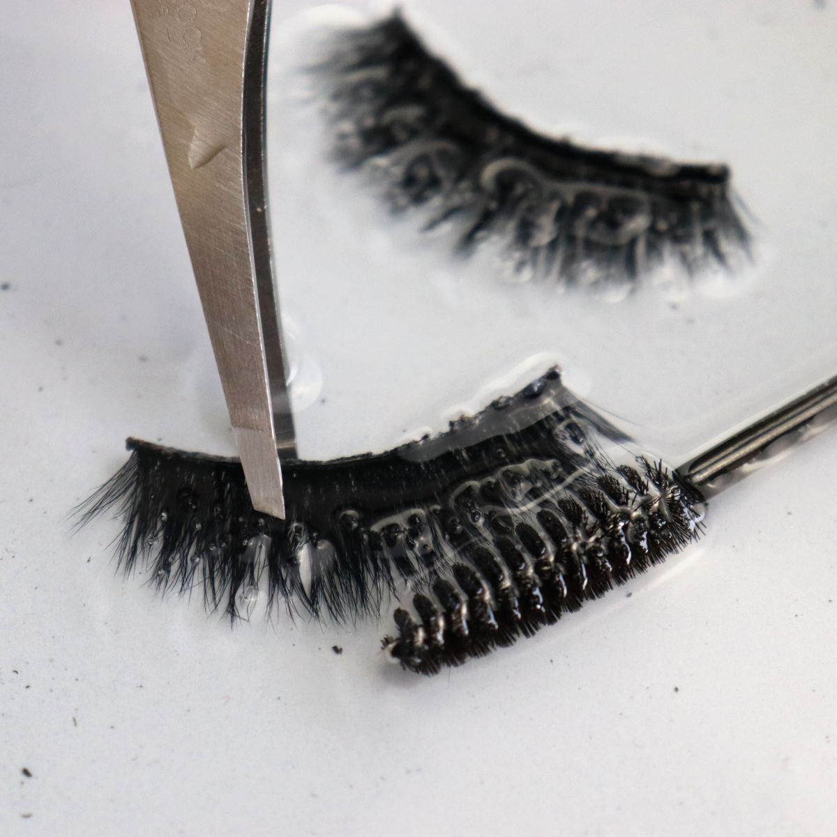 How do Magnetic Eyelashes Work | MODELROCK Lashes